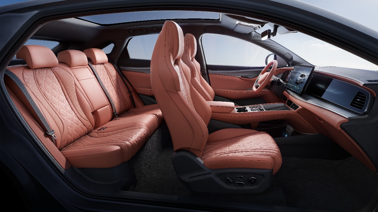 搭载12项首创技术，比亚迪海狮07EV起售价18.98万元